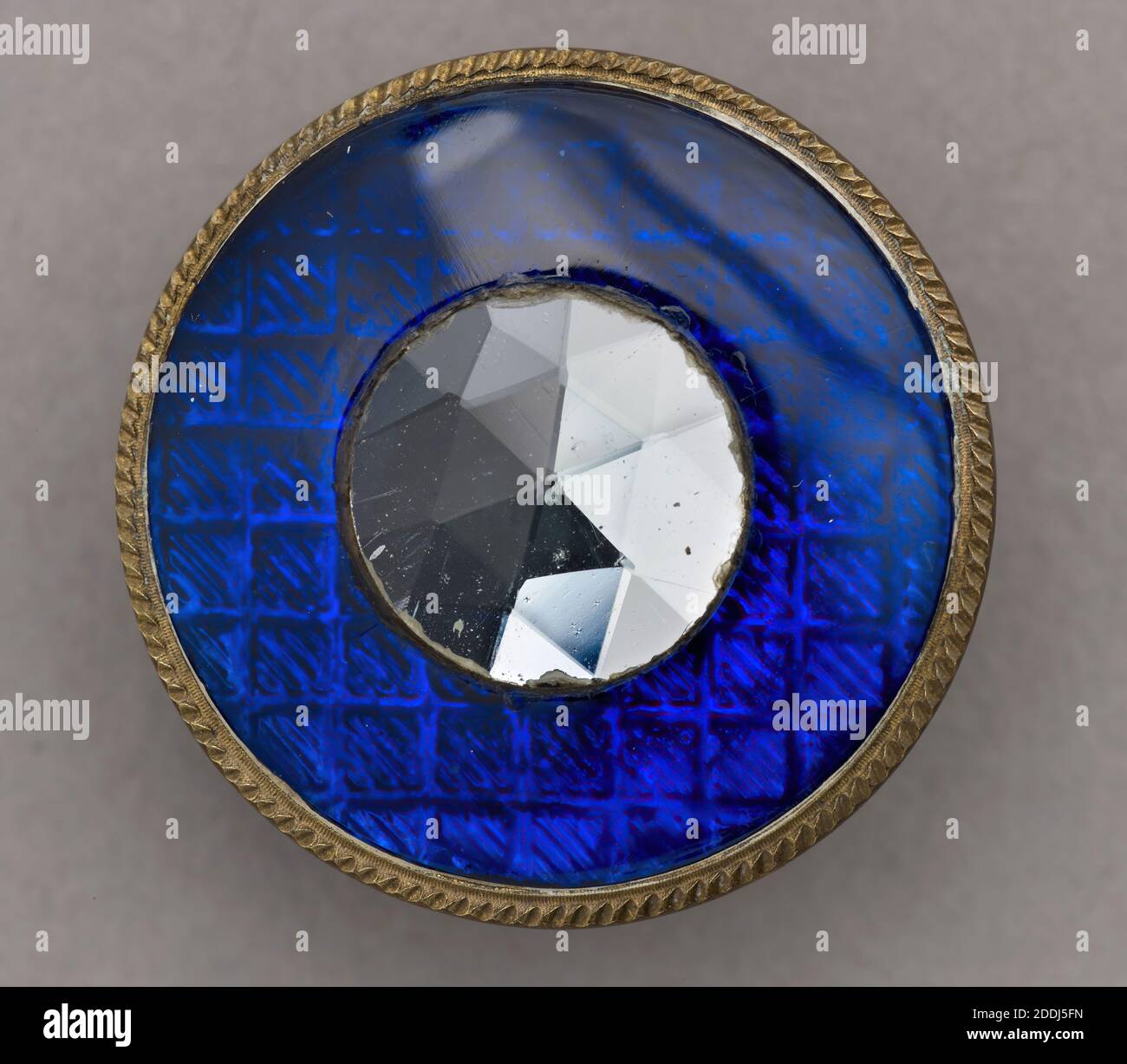 Gilt metal hi-res stock photography and images - Alamy
