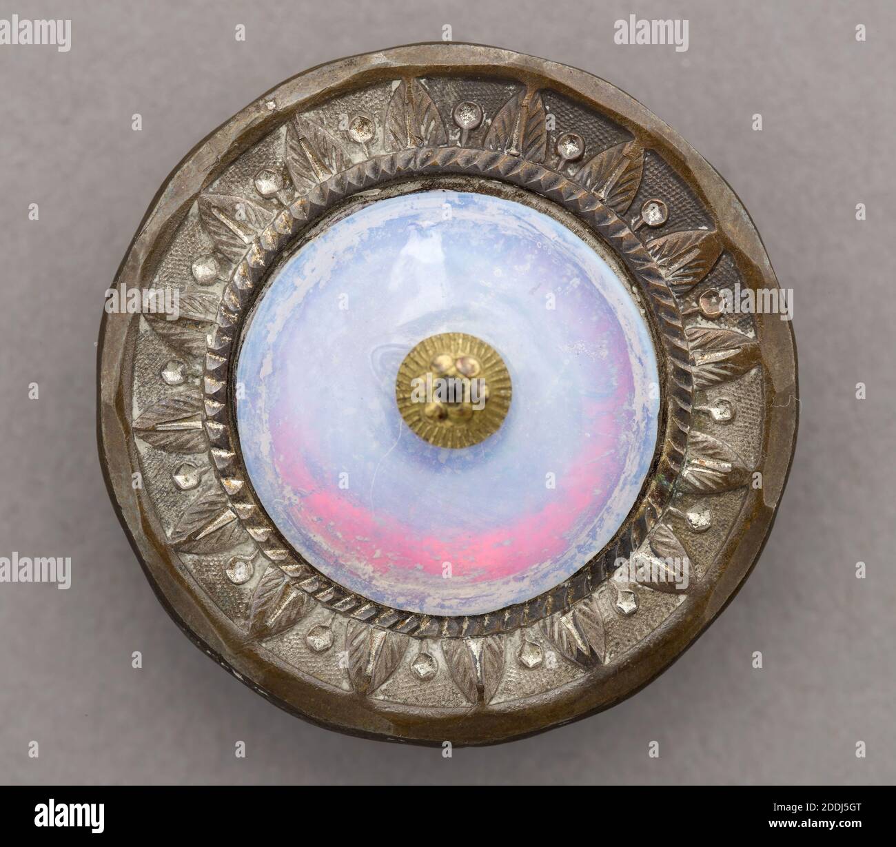 Gilt Button, 1790-1800, Made in Birmingham Stock Photo - Alamy