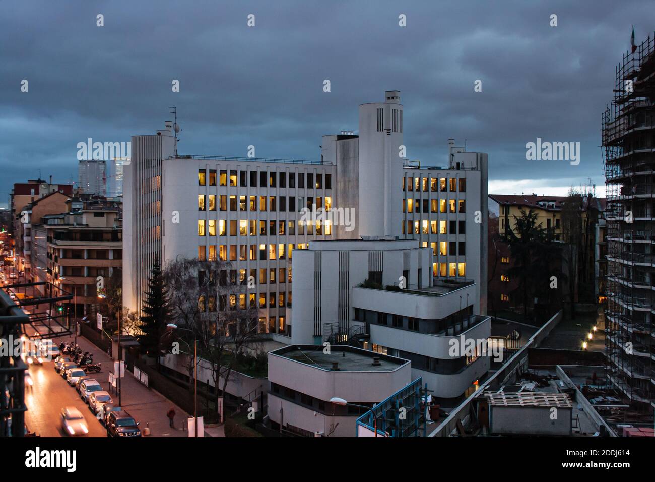 Milan building windows hi-res stock photography and images - Alamy