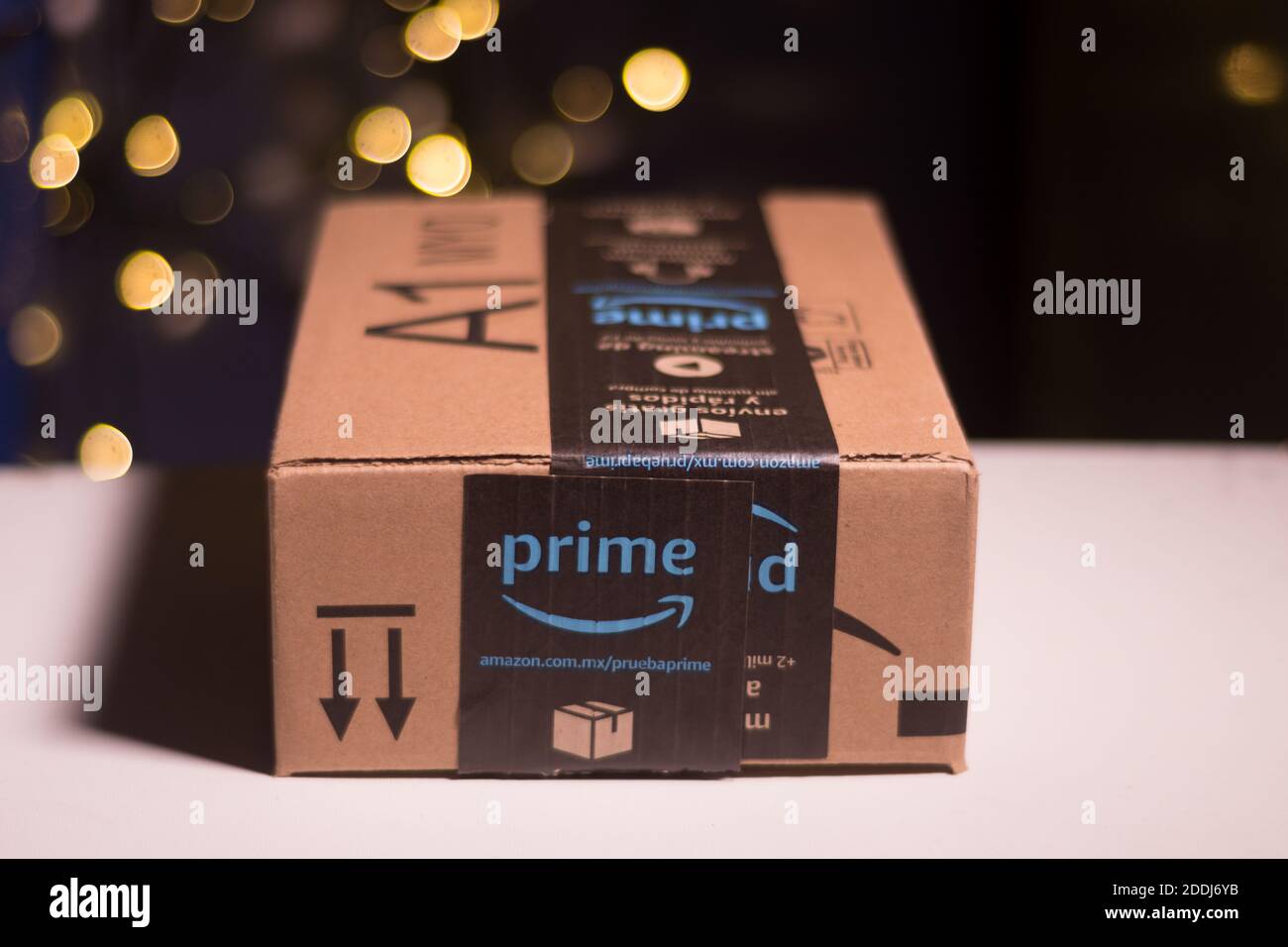 Amazon shipping box hi-res stock photography and images - Alamy