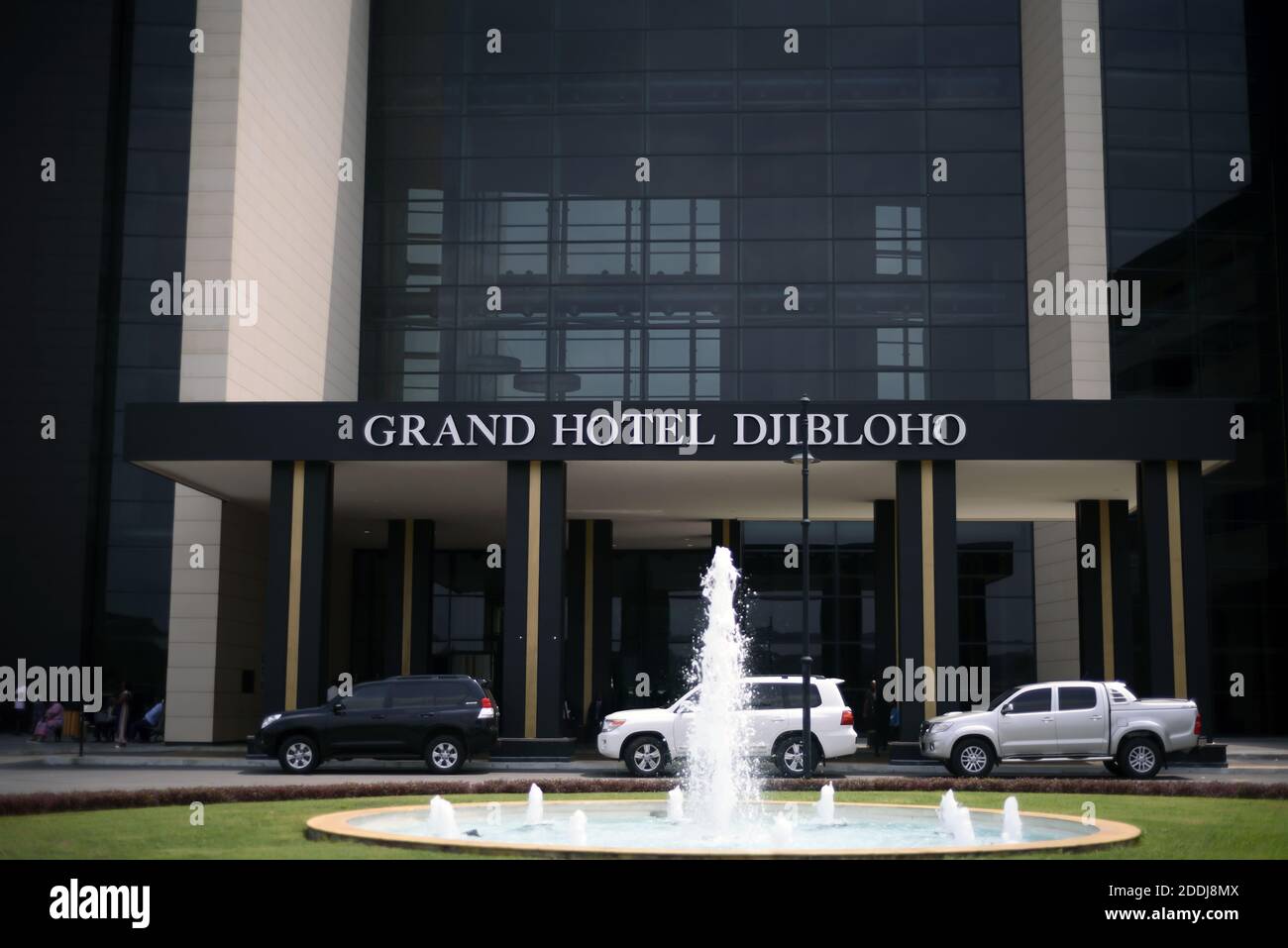 Grand Hotel Djibloho, main entrance with fountain Stock Photo - Alamy