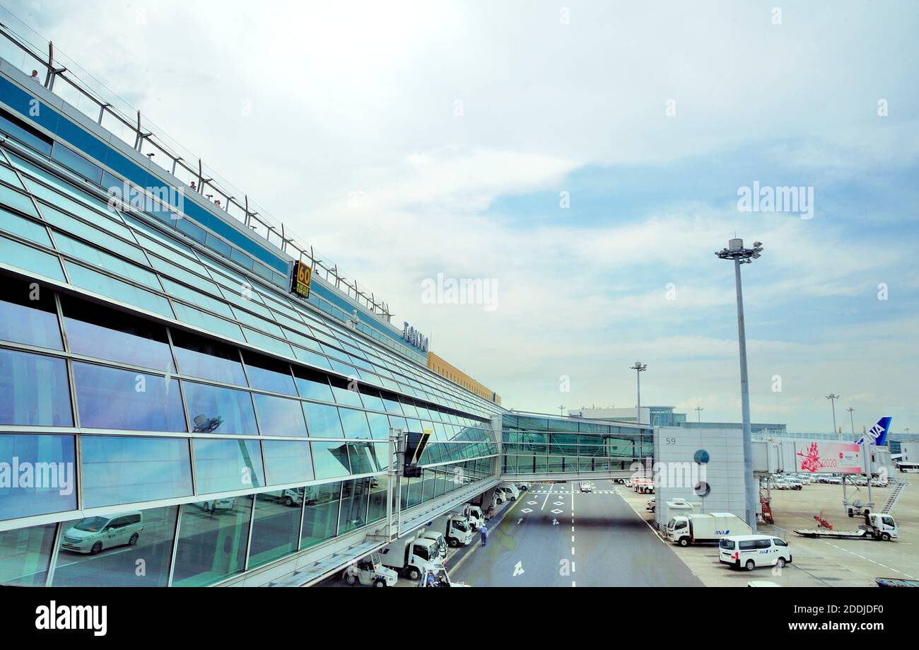 Airside At The Airport High Resolution Stock Photography and Images - Alamy
