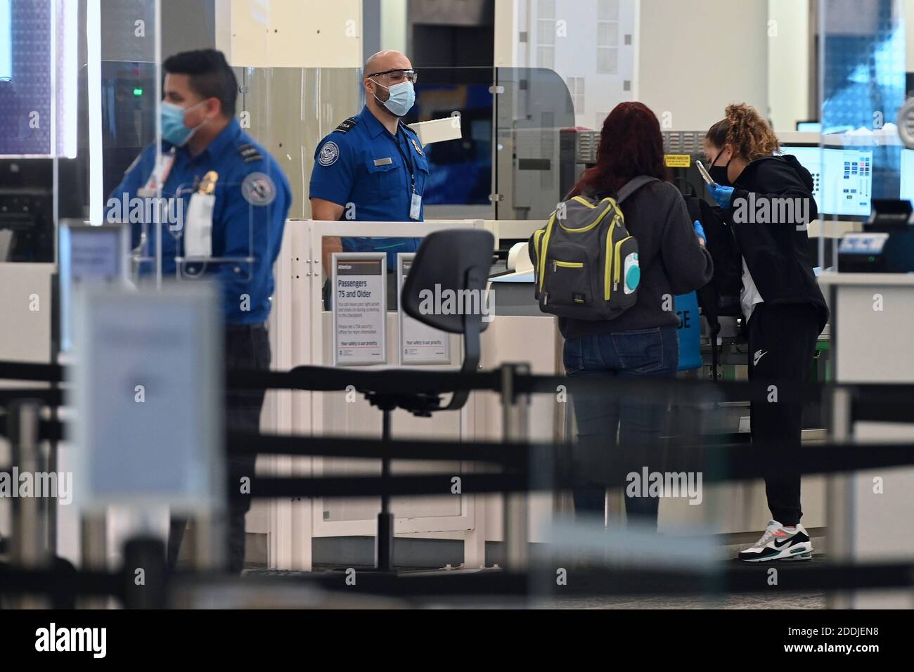 New York City, USA. 25th Nov, 2020. TSA agents assist passengers get ...
