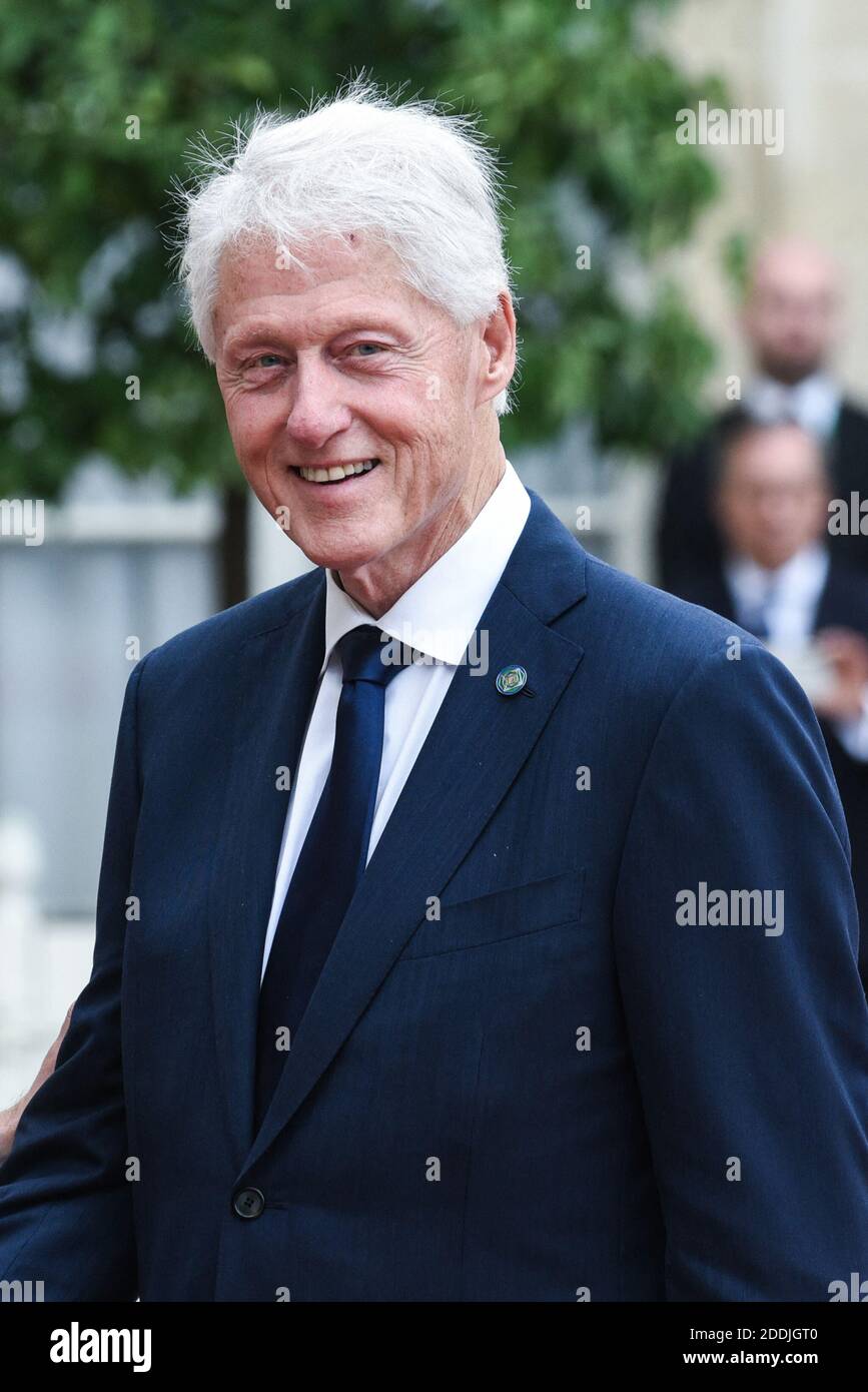 President bill clinton poses in hi-res stock photography and images - Alamy