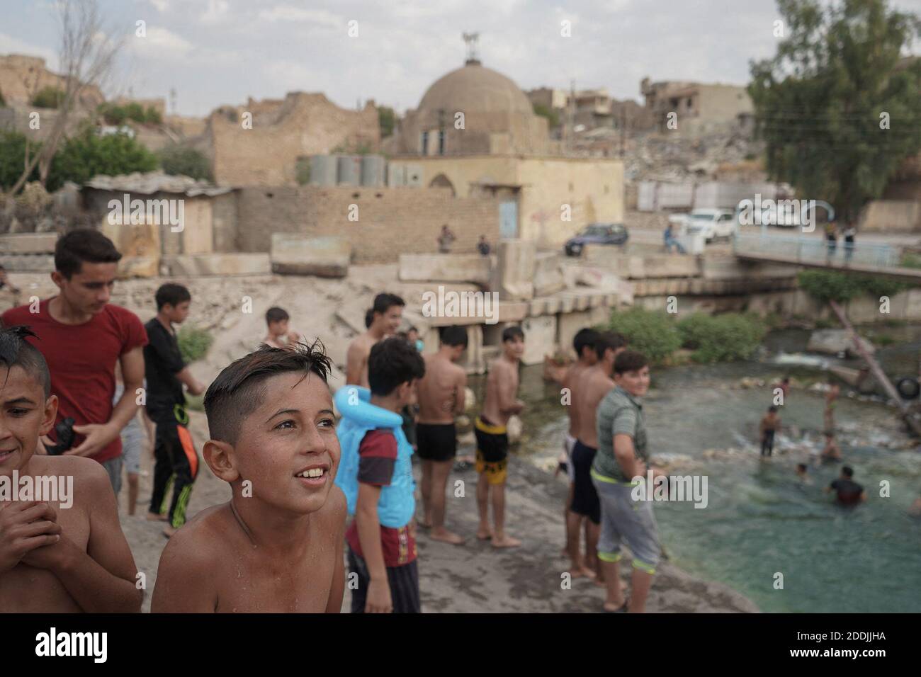 Nage boys hi-res stock photography and images - Alamy