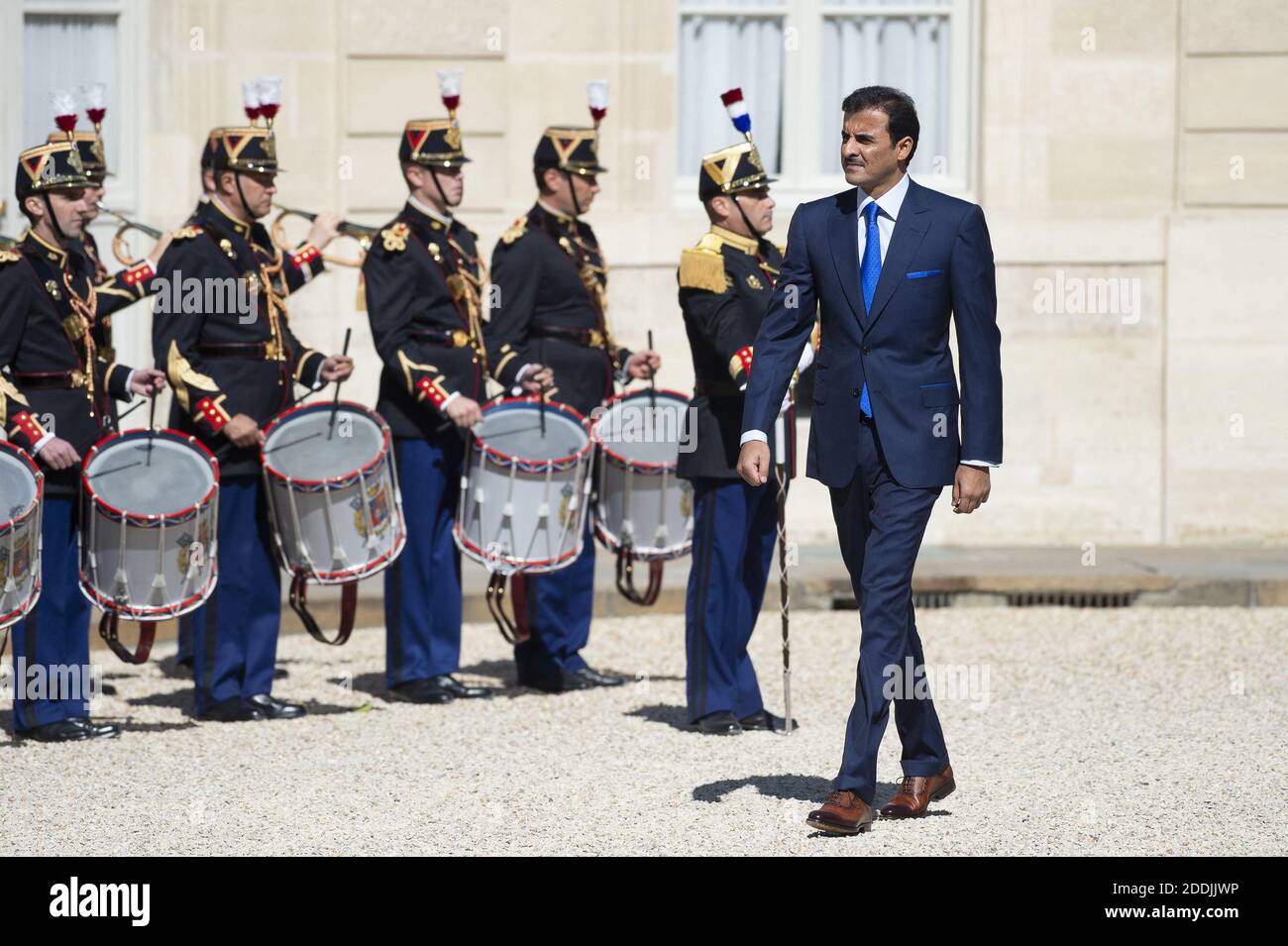 Qatar's Emir Tamim bin Hamad Al-Thani arrives at the Elysee palace on ...