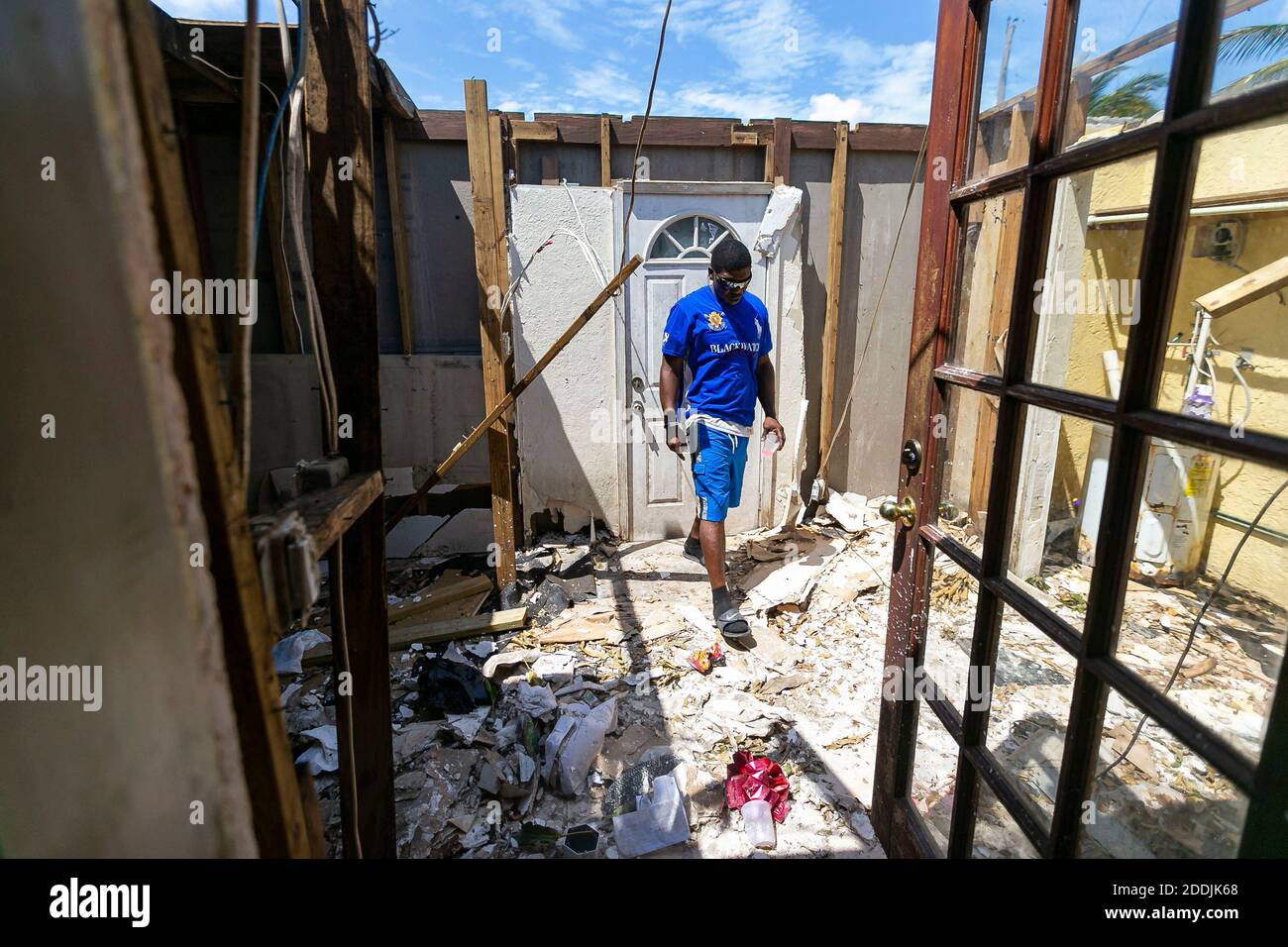 NO FILM, NO VIDEO, NO TV, NO DOCUMENTARY - Ronnie Saunders, 42, a ...