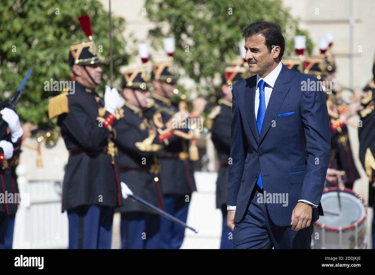 Qatar's Emir Tamim bin Hamad Al-Thani arrives at the Elysee palace on ...