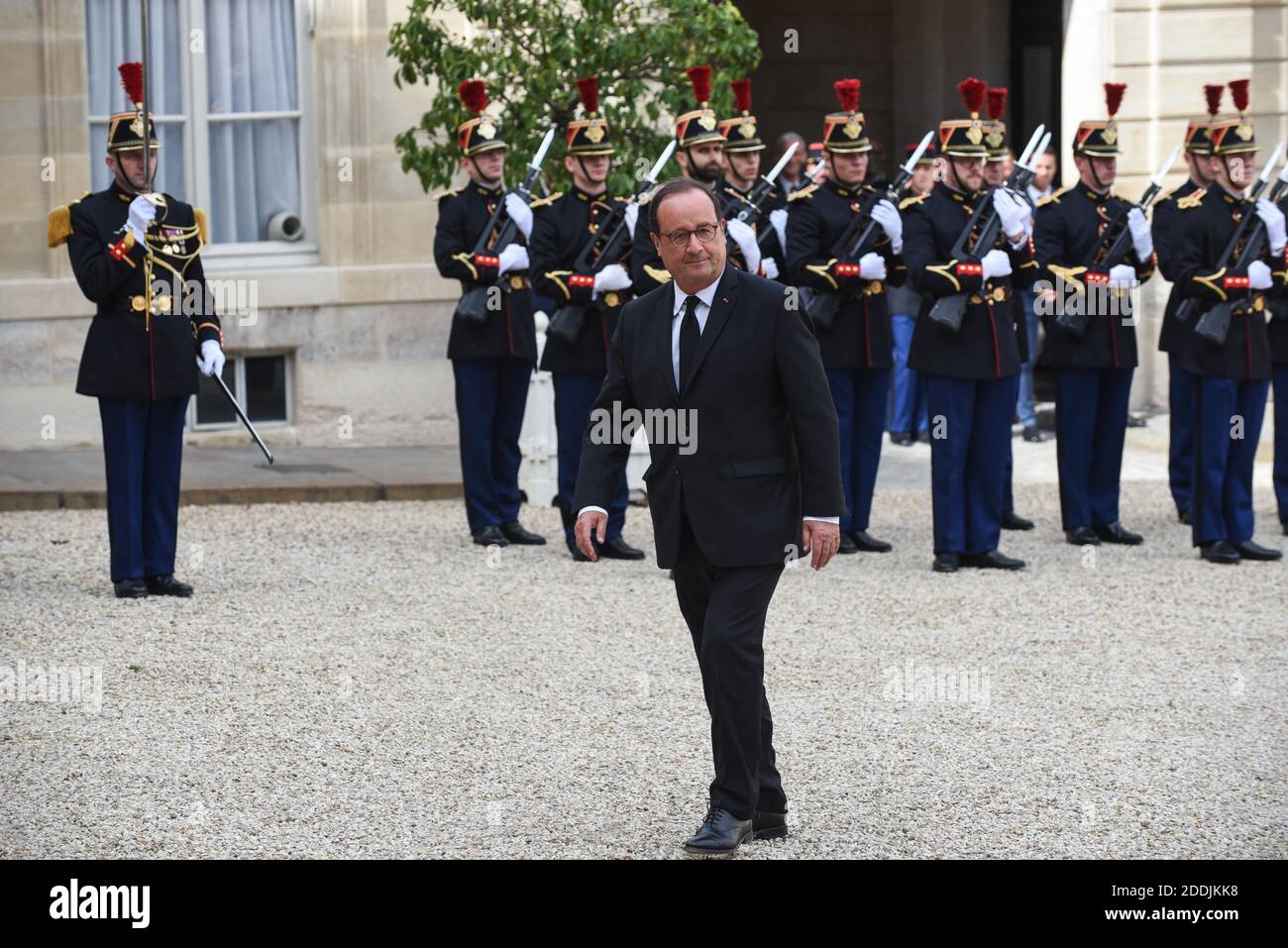 Former French president Francois Hollande arrives before a presidential ...