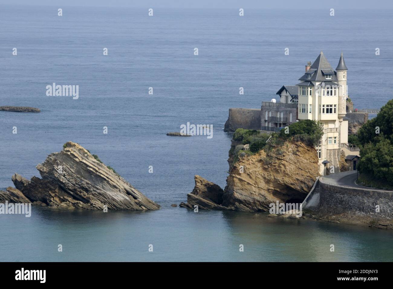 Brigitte Macron, Melania Trump and other leaders’ spouses watch a surf ...