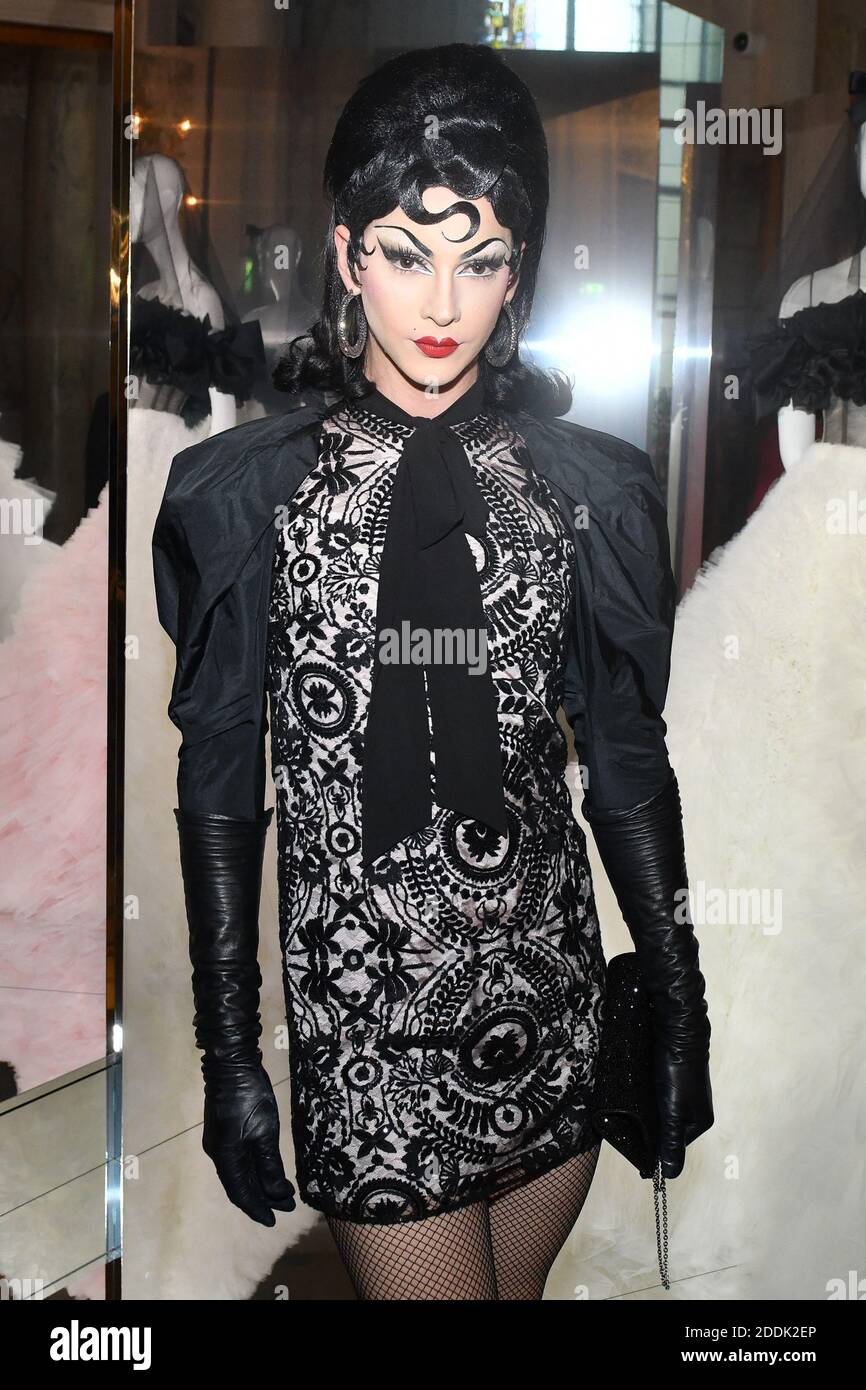 Violet Chachki attends the Giambattista Valli Haute Couture Fall/Winter ...