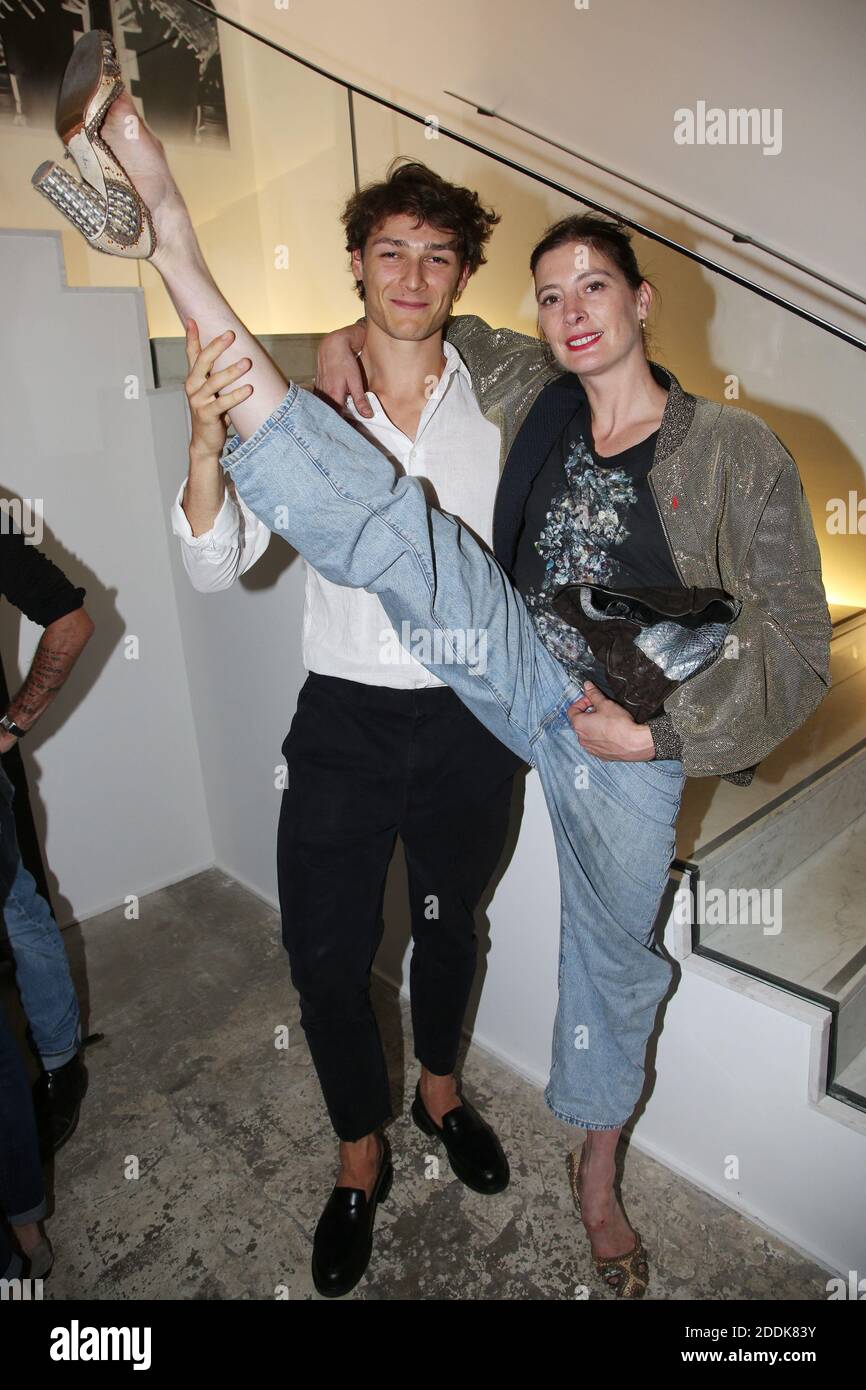 Hugo Marchand et Marie-Agnes Gillot lors du vernissage de l'exposition Mondino Numéro 20 ans a ...