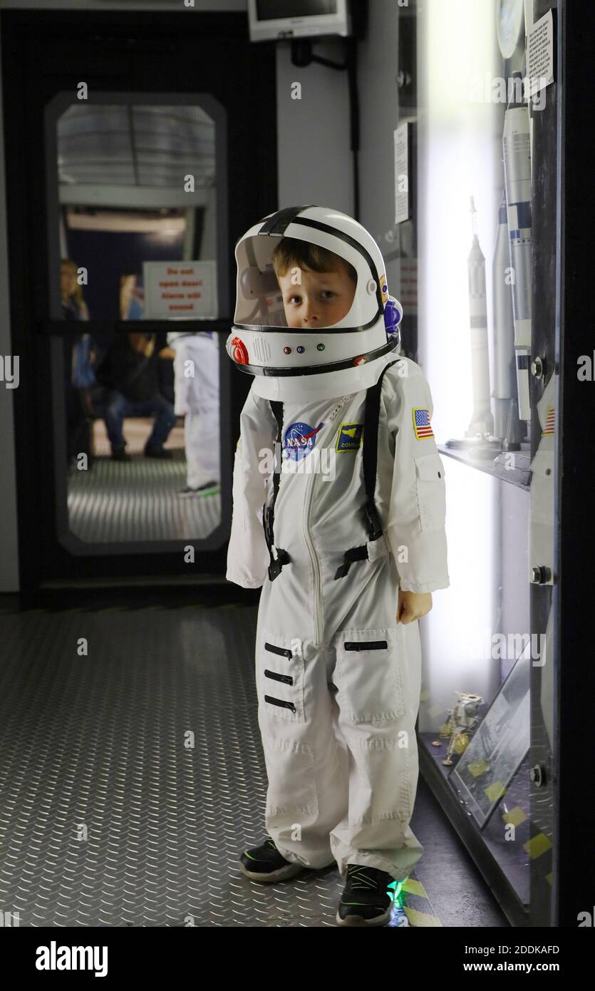 Child In A Science Lab Stock Photo - Alamy