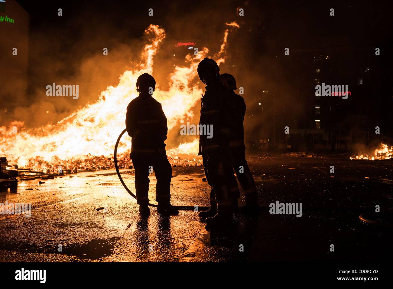 Building bonfires hi-res stock photography and images - Alamy