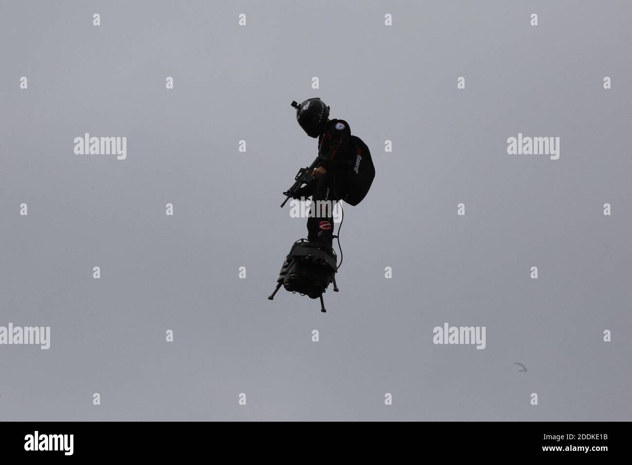 Presentation of the FLIGHTBOARD AIR during the 14 of July annual Parade ...