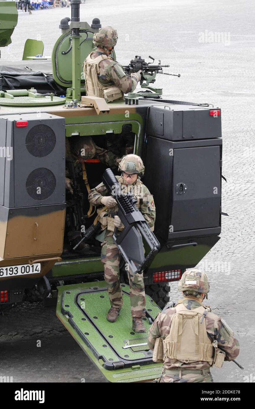 Special Forces demonstration during the 14 of July annual Parade, Paris ...