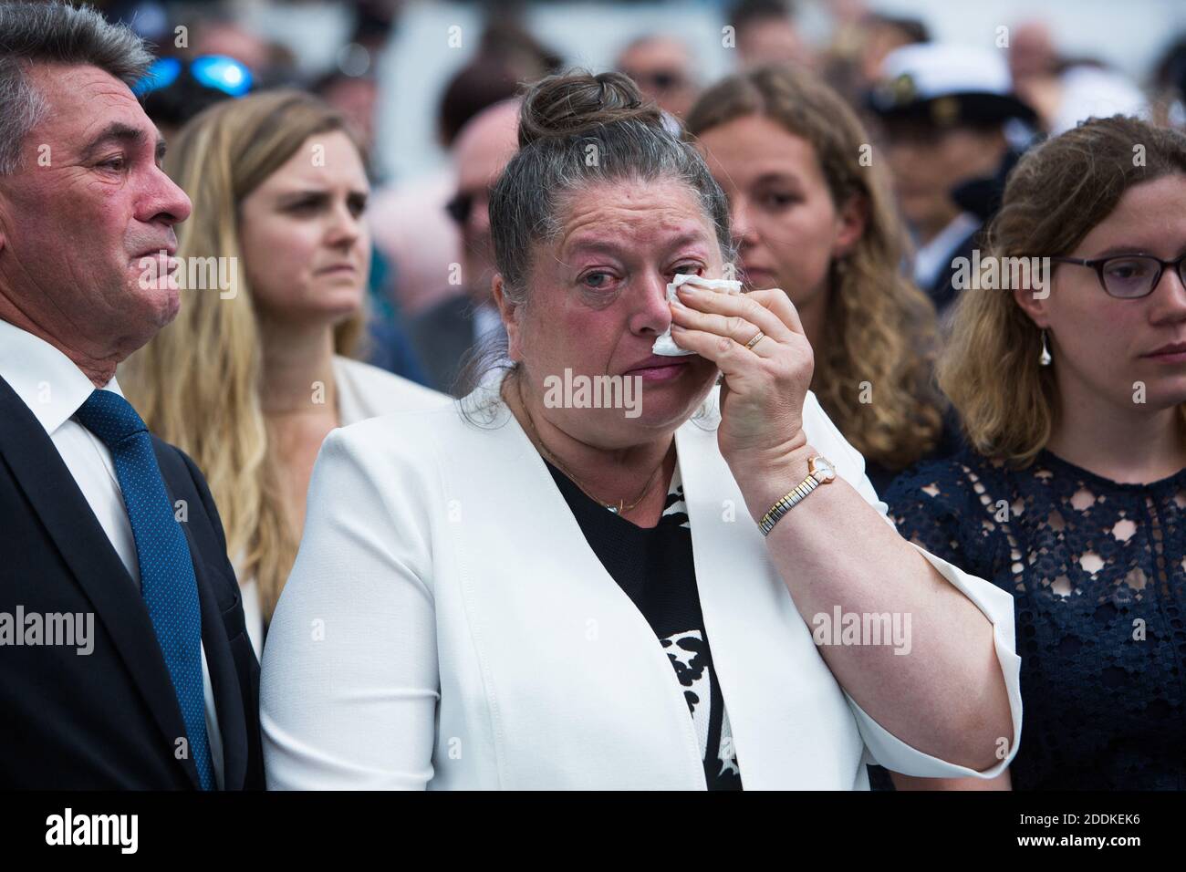 Public crying hi-res stock photography and images - Alamy