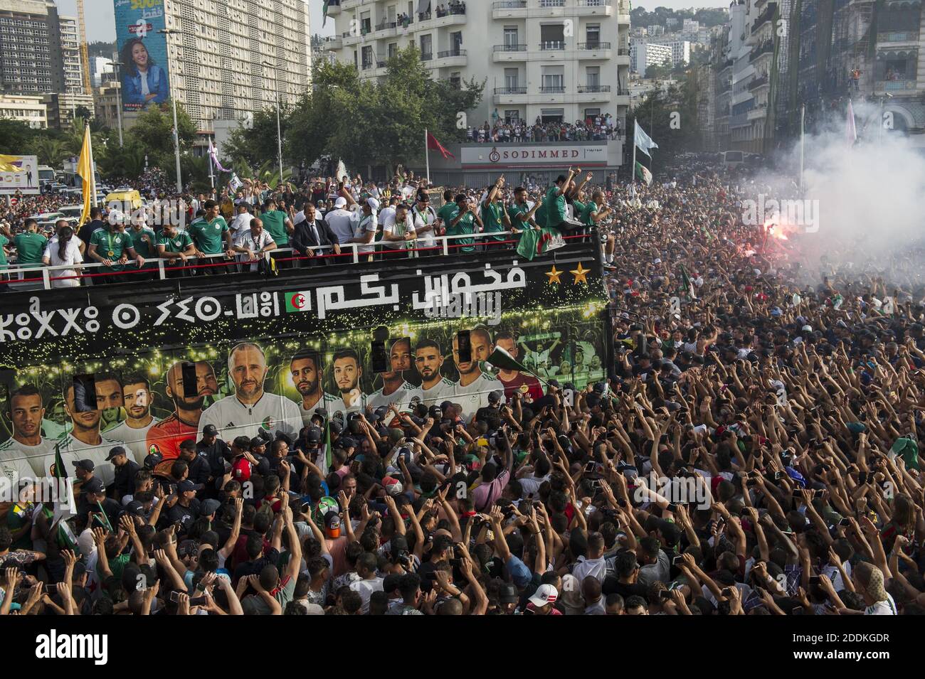 Algeria football national team celebrate with fans in downtown Algiers ...