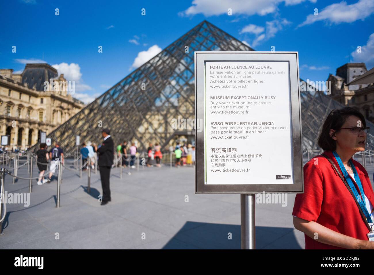 Louvre museum entrance sign hi-res stock photography and images - Alamy