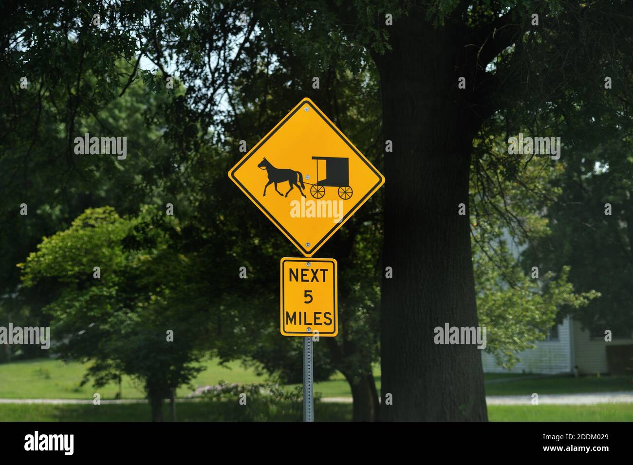 Amish road sign hi-res stock photography and images - Alamy