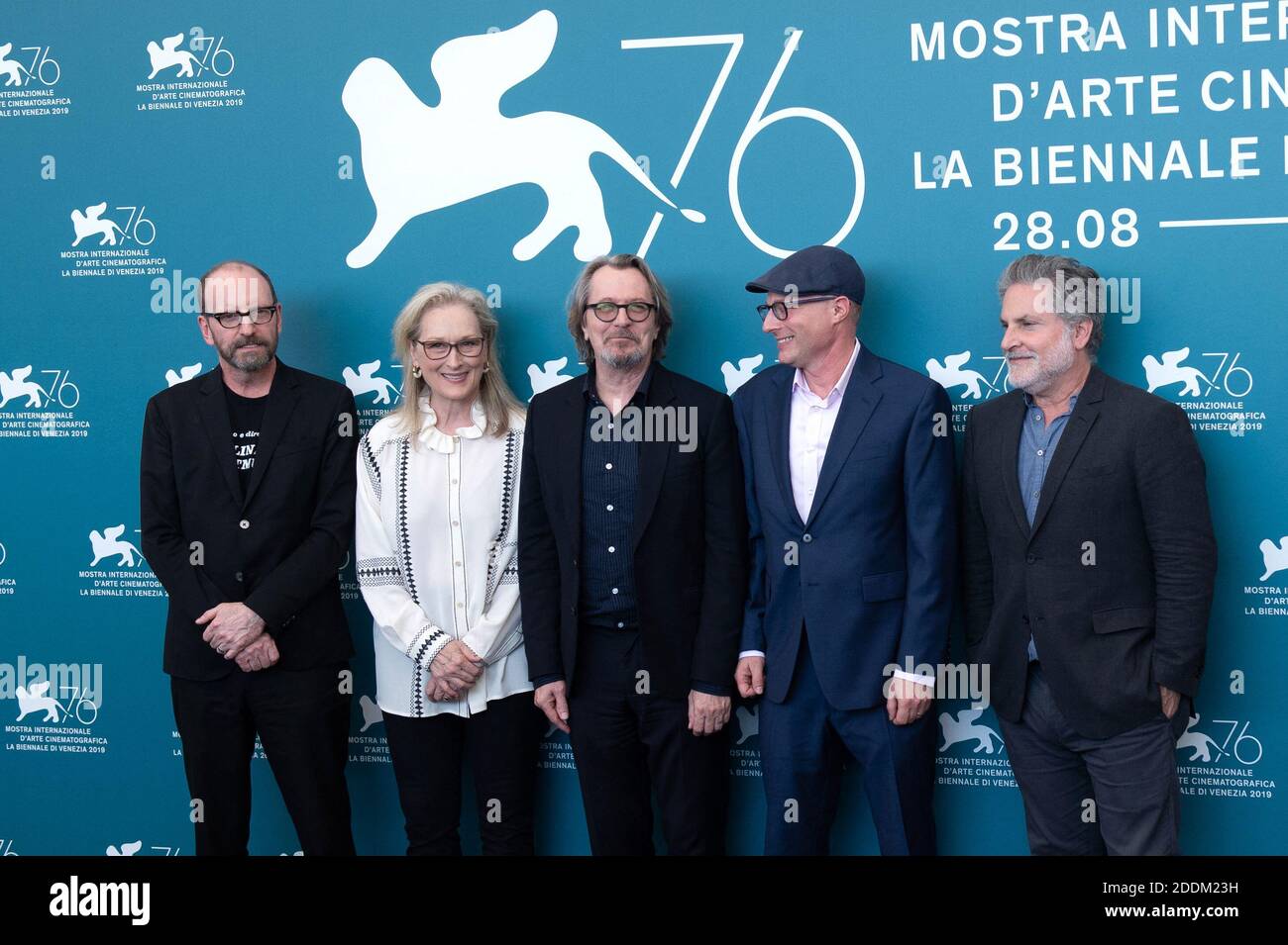 Director Steven Soderbergh, Meryl Streep, Gary Oldman and producers ...
