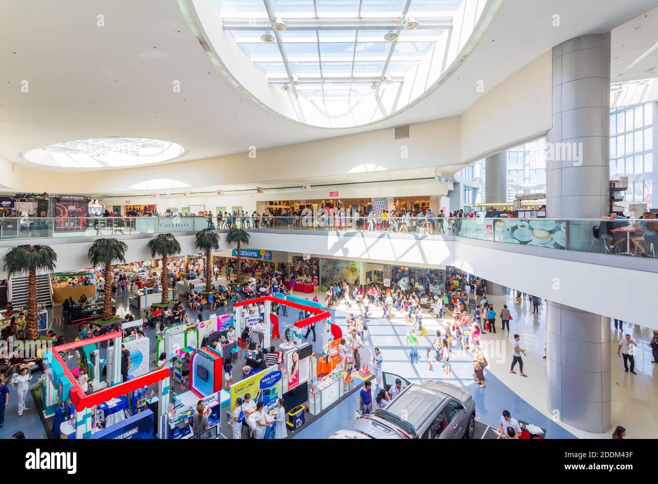 A crowded mall in Manila, Philippines Stock Photo - Alamy