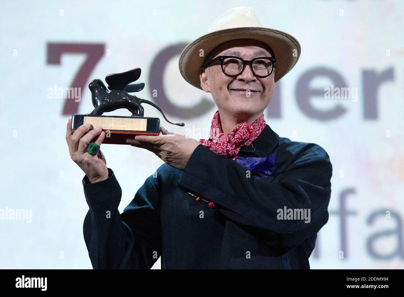 Yonfan receives the Award for Best Screenplay for No.7 Cherry Lane ...