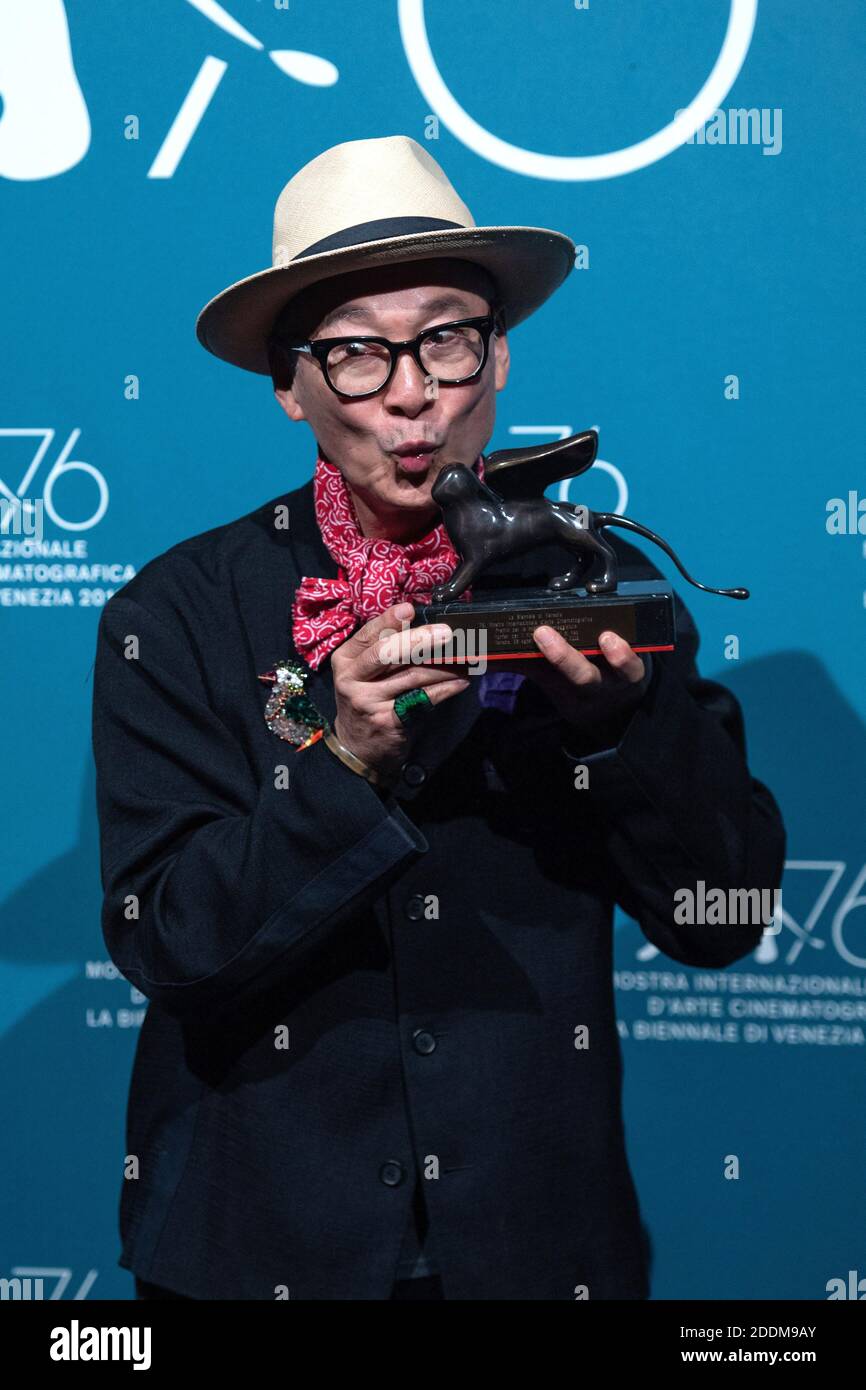 Yonfan poses with the Award for Best Screenplay for No.7 Cherry Lane ...