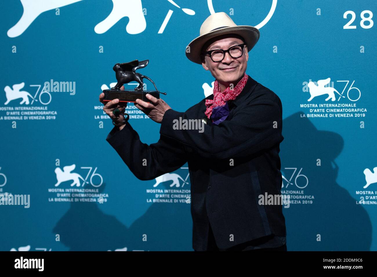 Yonfan poses with the Award for Best Screenplay for No.7 Cherry Lane ...