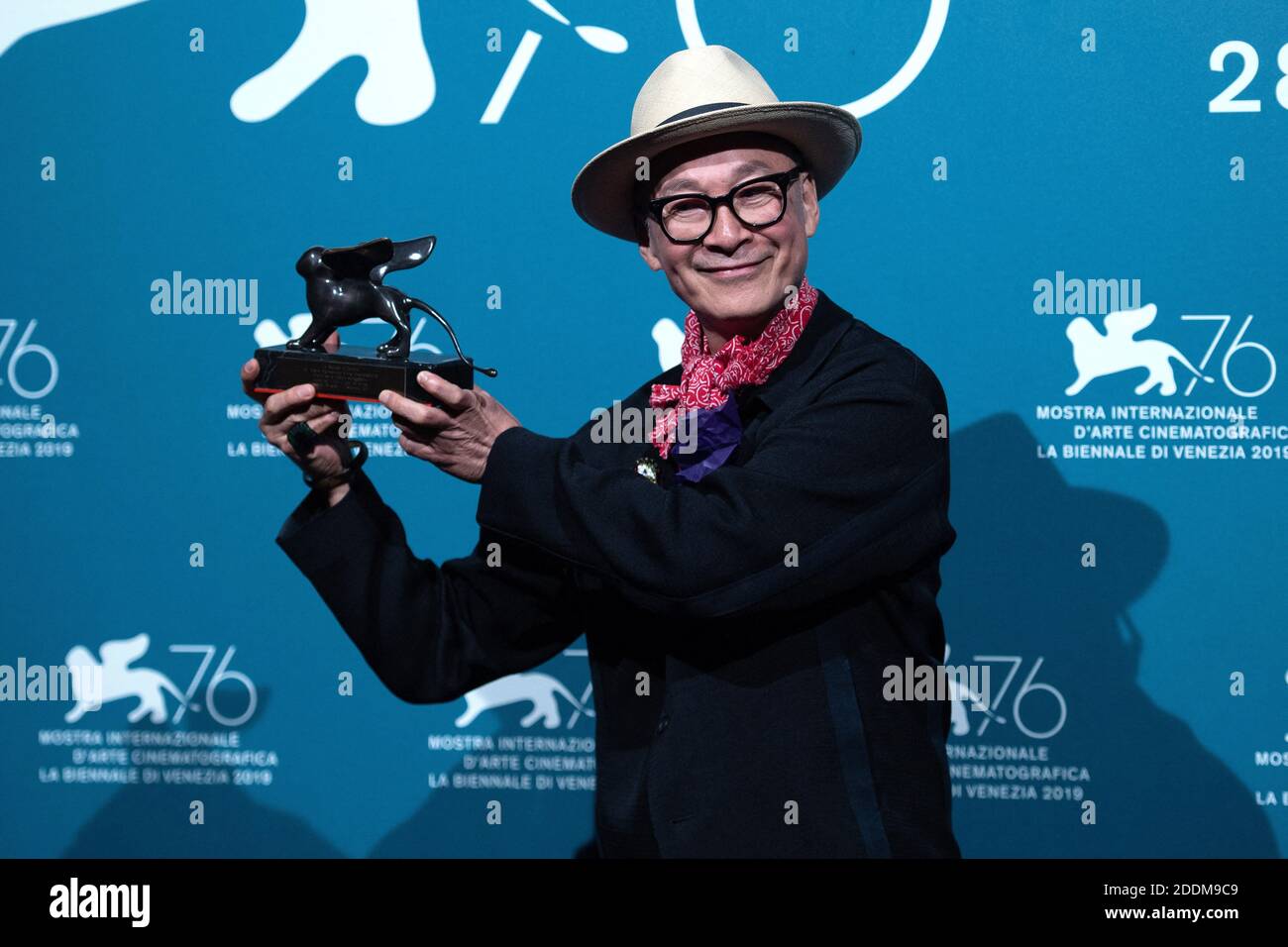 Yonfan poses with the Award for Best Screenplay for No.7 Cherry Lane ...