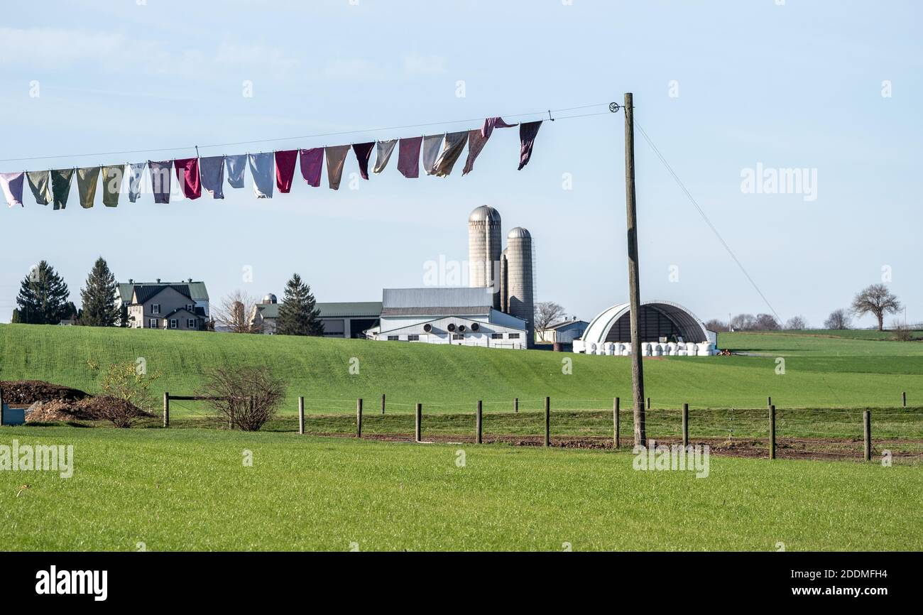 Amish farm with laundry on clothes line, Lancaster, Pennsylvania Stock ...