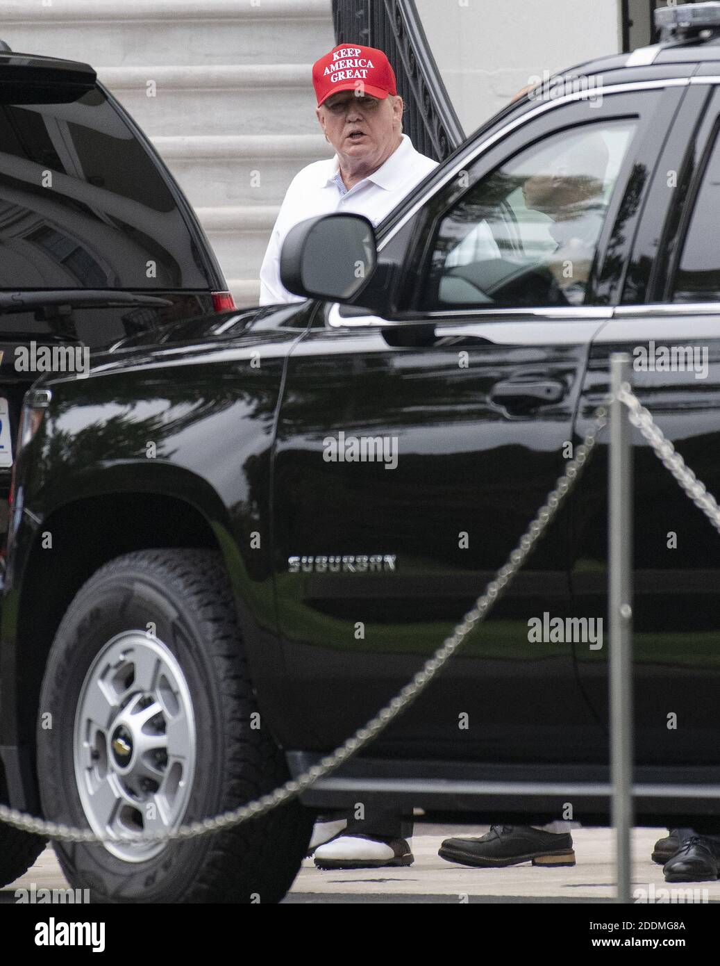 Donald trump red baseball cap hi-res stock photography and images - Alamy