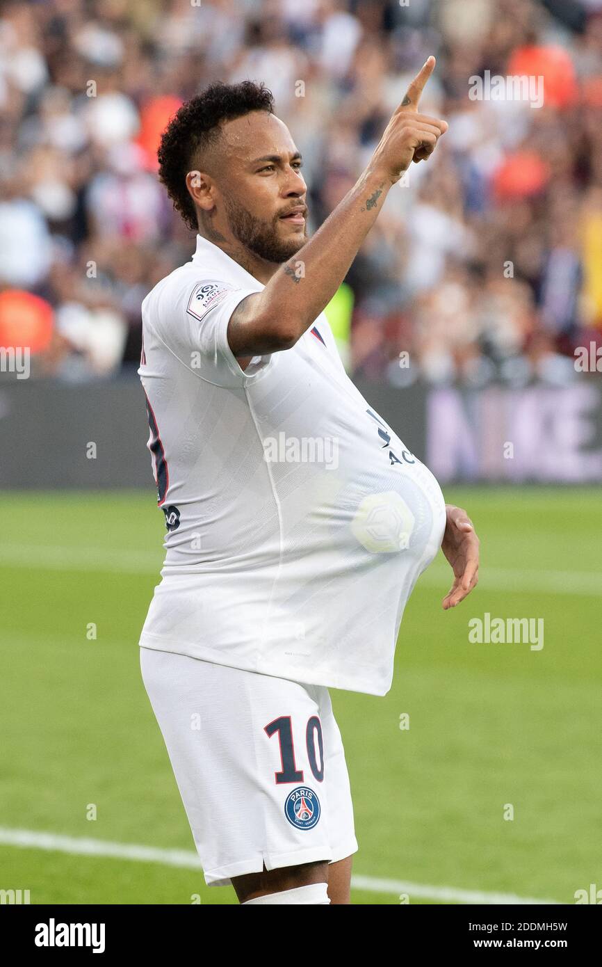 Neymar JR of Paris Saint-Germain celebrates his goal during the Ligue 1 ...