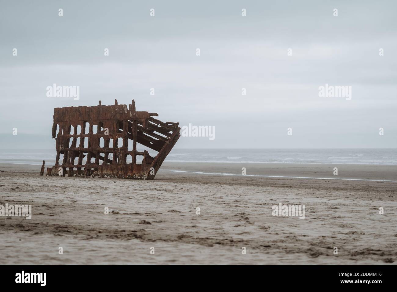 The Wreck of the Peter Iredale shipwreck on the Fort Stevens beach in ...