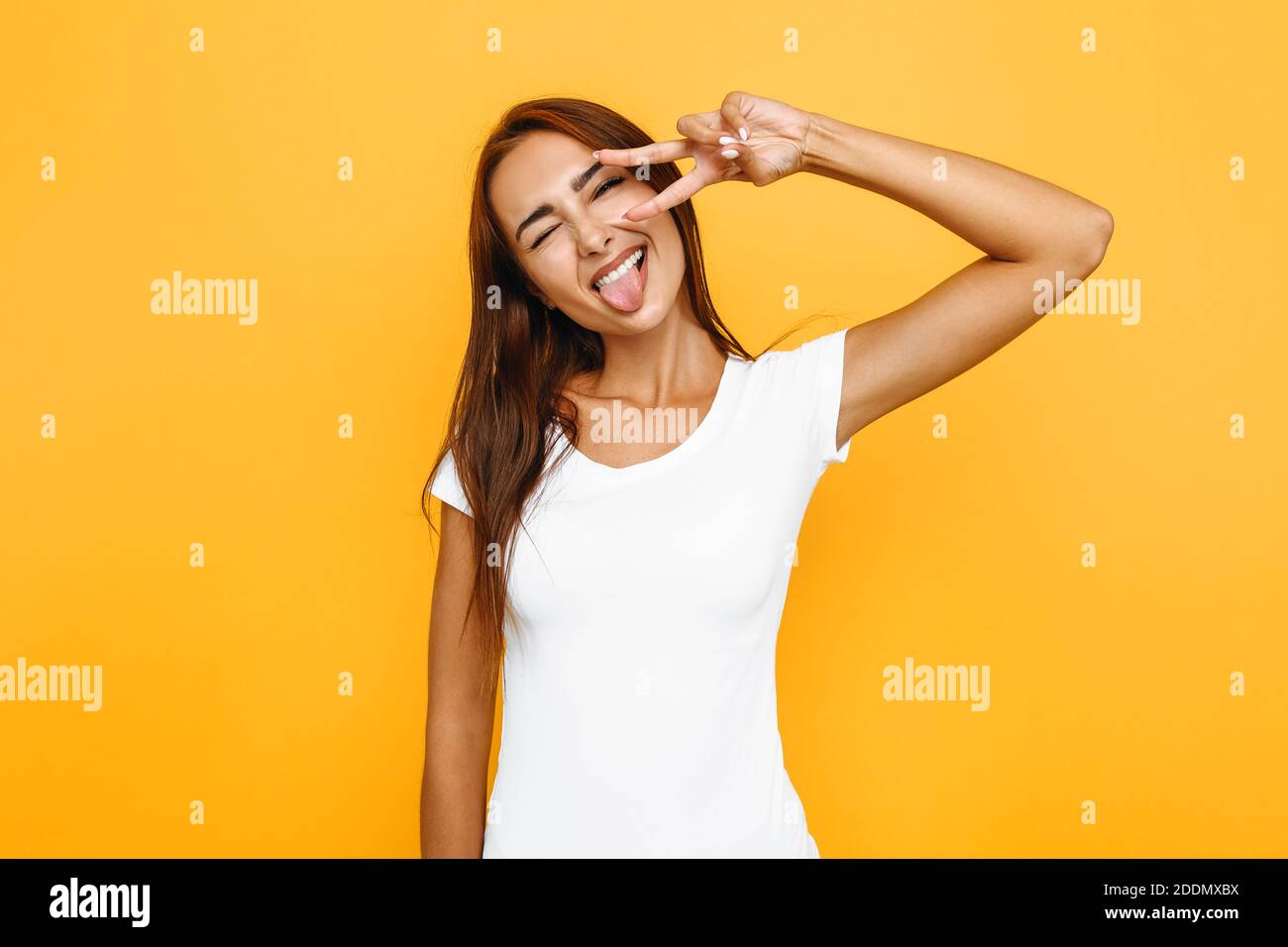 Girl with v sign hi-res stock photography and images - Alamy