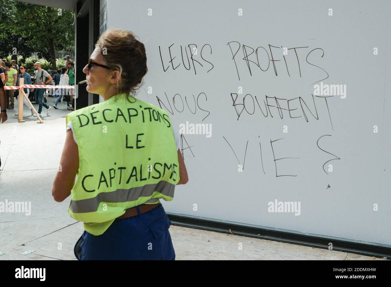 Anti capitalist signs hi-res stock photography and images - Alamy