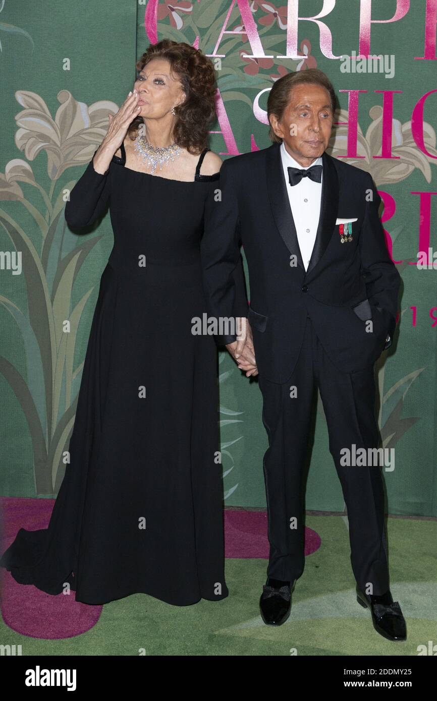 Sophia Loren and Valentino Garavani attend the Green Carpet Fashion ...