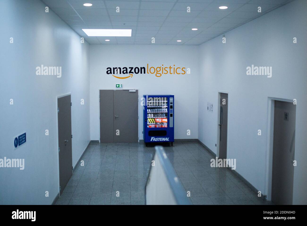 Amazon logistics logo hi-res stock photography and images - Alamy