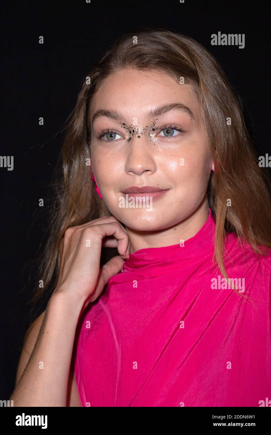 Gigi hadid backstage paris hi-res stock photography and images - Alamy