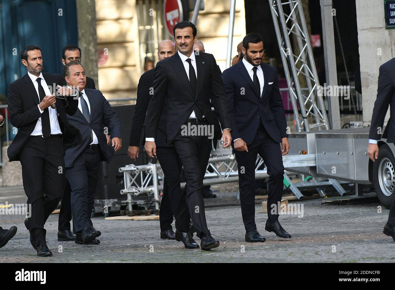 Sheikh tamim bin hamad al thani funeral hi-res stock photography and ...