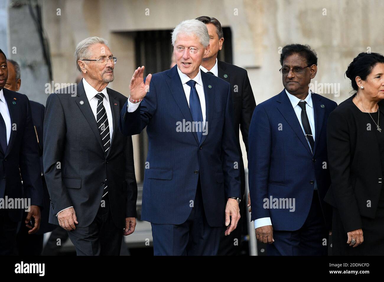 Bill Clinton arriving to the funeral ceremony for former French ...
