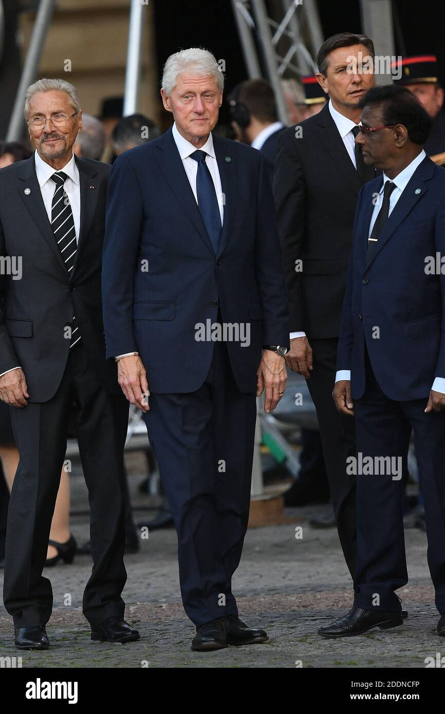 Bill Clinton arriving to the funeral ceremony for former French ...