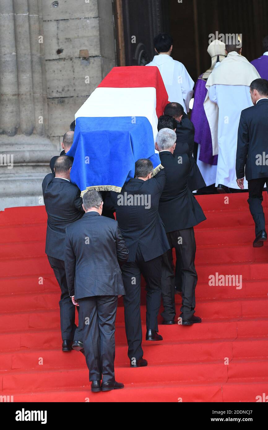 The casket carrying the body of Jacques Chirac arrives to the funeral ...