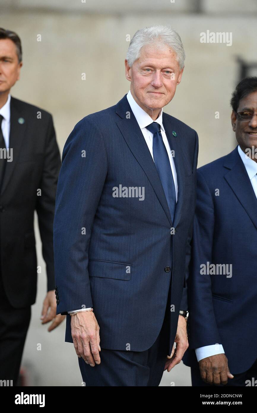 Bill Clinton arriving to the funeral ceremony for former French ...