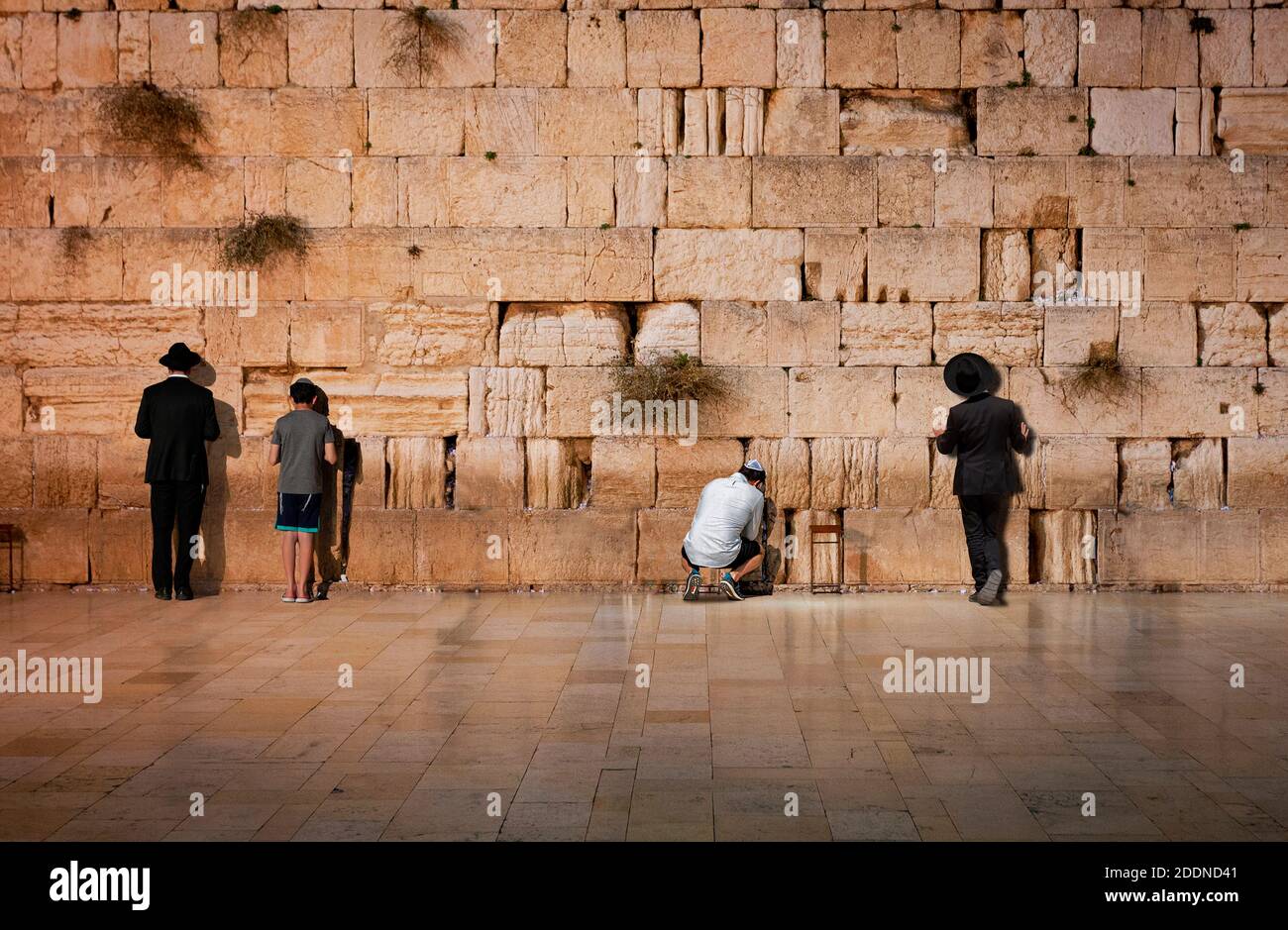 Temple courtyard jerusalem hi-res stock photography and images - Alamy