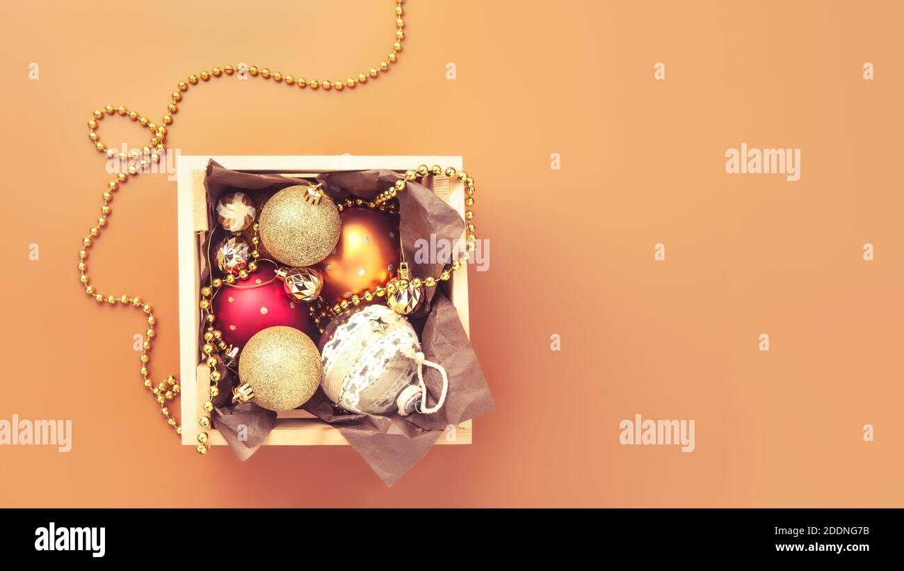 Orange christmas ball hi-res stock photography and images - Alamy