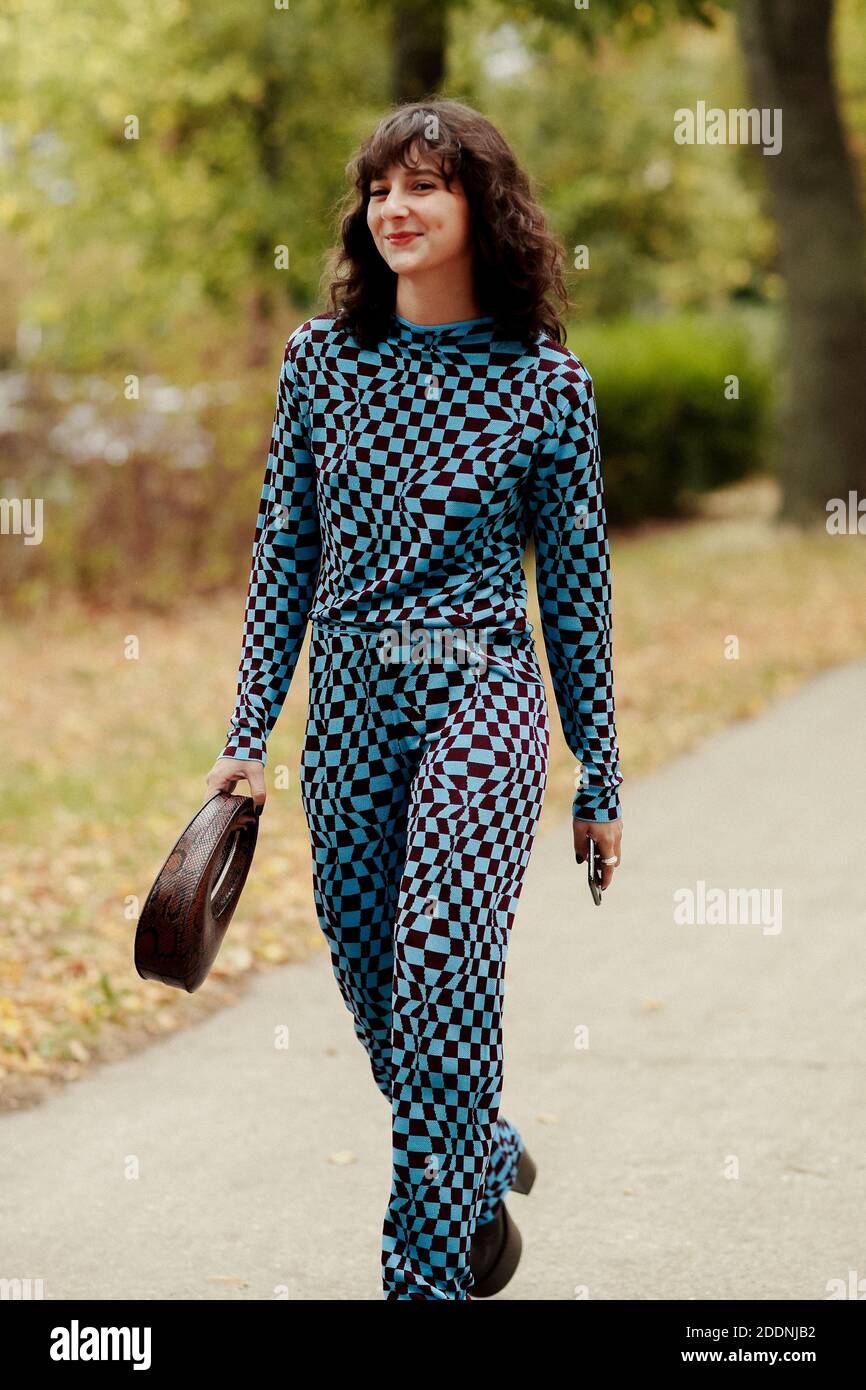 Street style, Alyssa Coscarelli arriving at Marine Serre Spring-Summer ...