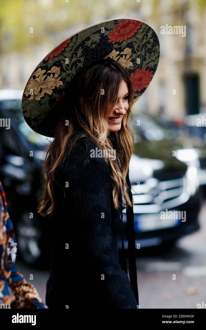 Street style, Angela Rozas Saiz arriving at Altuzarra Spring-Summer ...