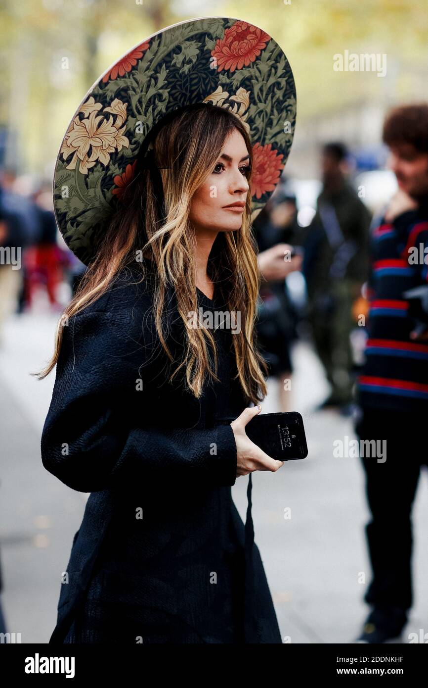 Street style, Angela Rozas Saiz arriving at Altuzarra Spring-Summer ...