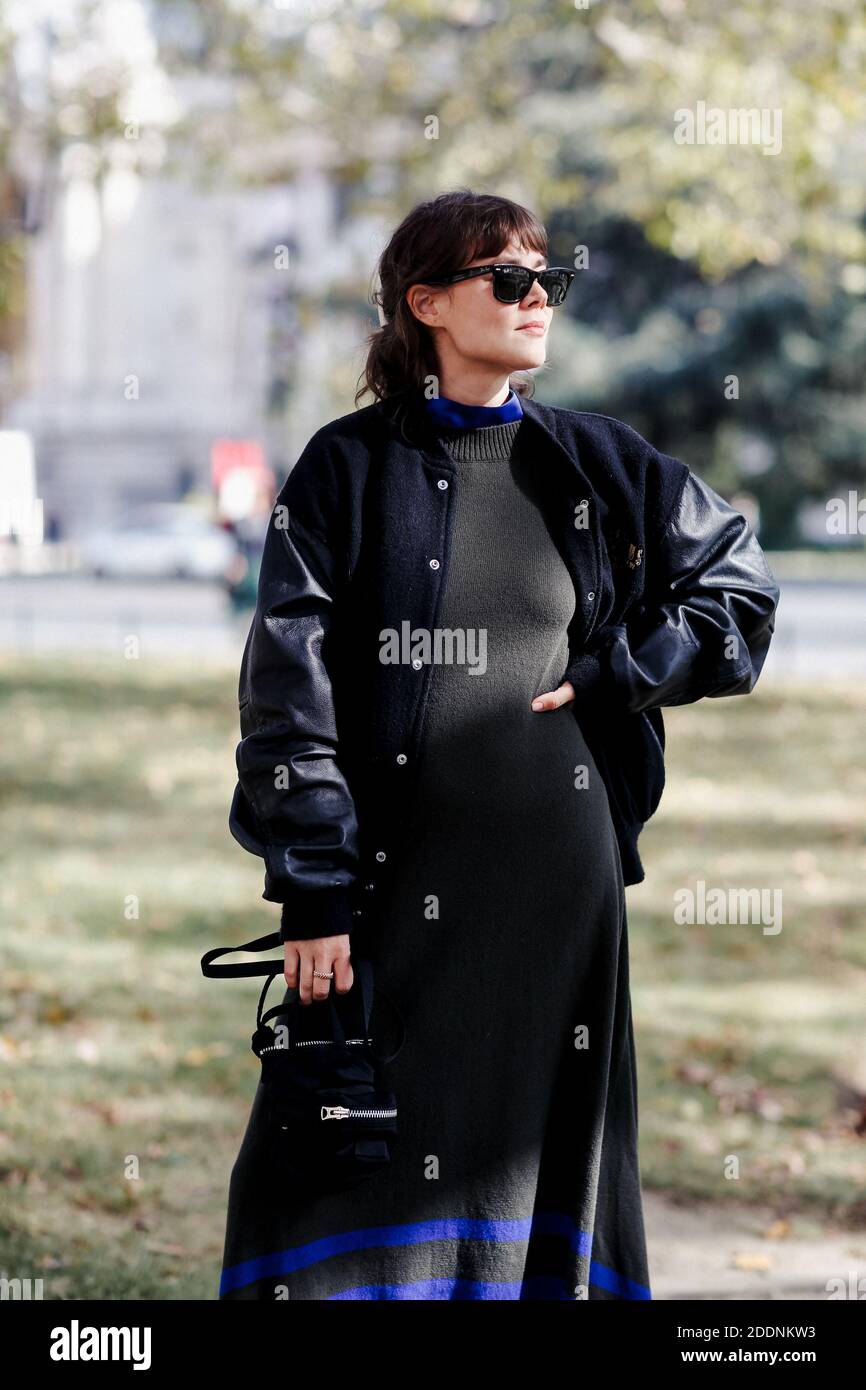 Street style, Louise Chen arriving at Sacai Spring-Summer 2020 ready-to ...